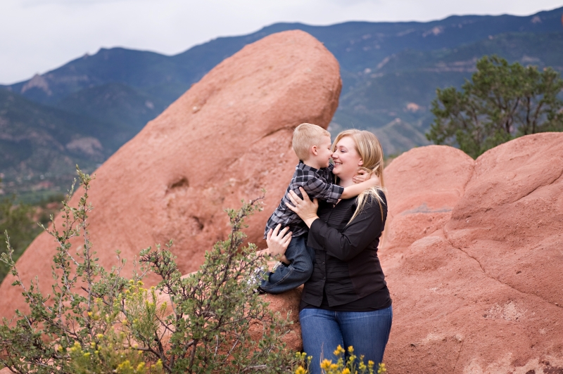 Nikki & Nick | Family Portraits at Garden of the Gods » Jonathan Betz ...